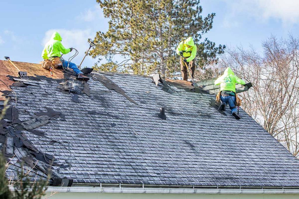 How to Repair Roof Shingles the Right Way (in Wisconsin)
